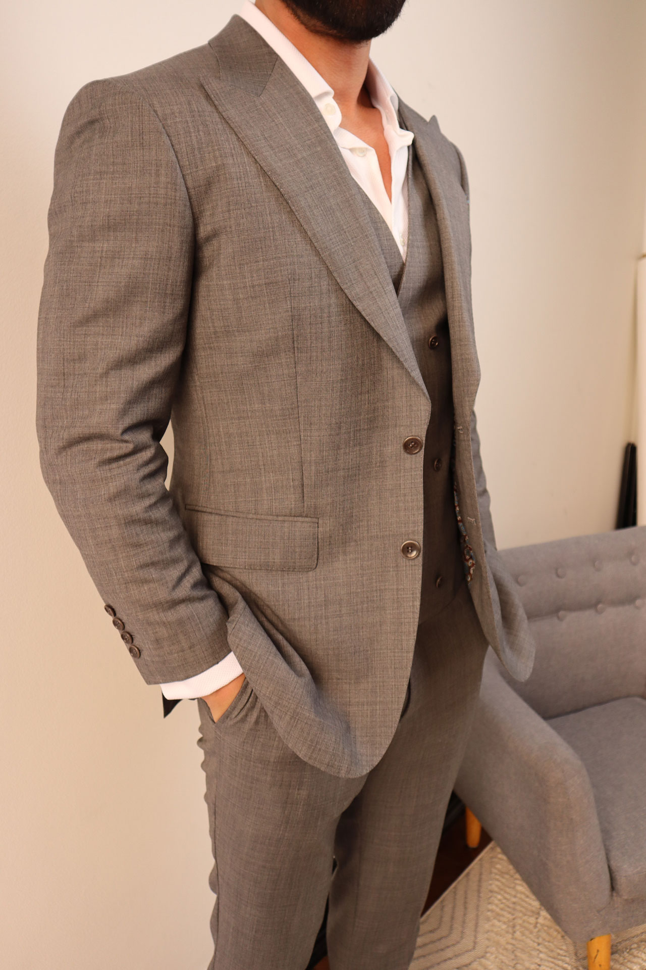 How To Choose The Perfect Shirt For Your Suit - Woolcott St